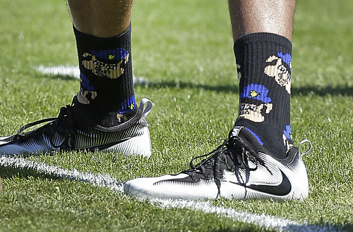 49ers’ Kaepernick wore socks depicting police as pigs