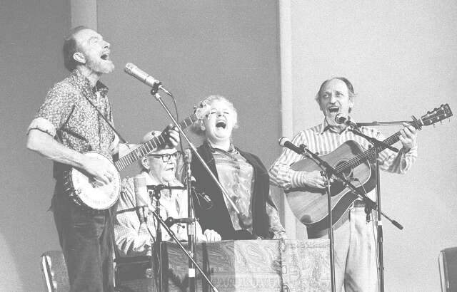 Fred Hellerman, founding member of folk quartet Weavers, dies