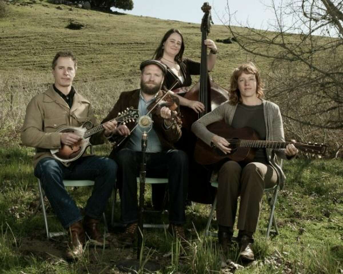 Oregon's renowned Foghorn Stringband playing local festival