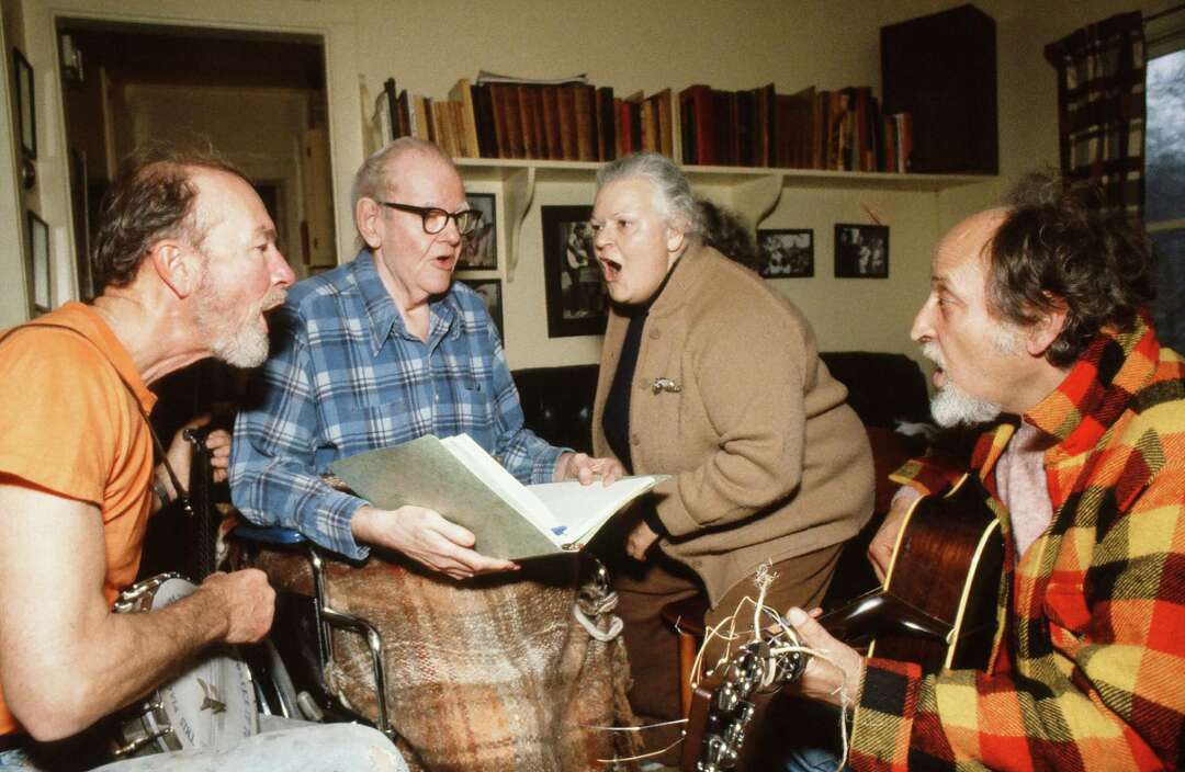 Fred Hellerman, founding member of folk quartet Weavers, dies