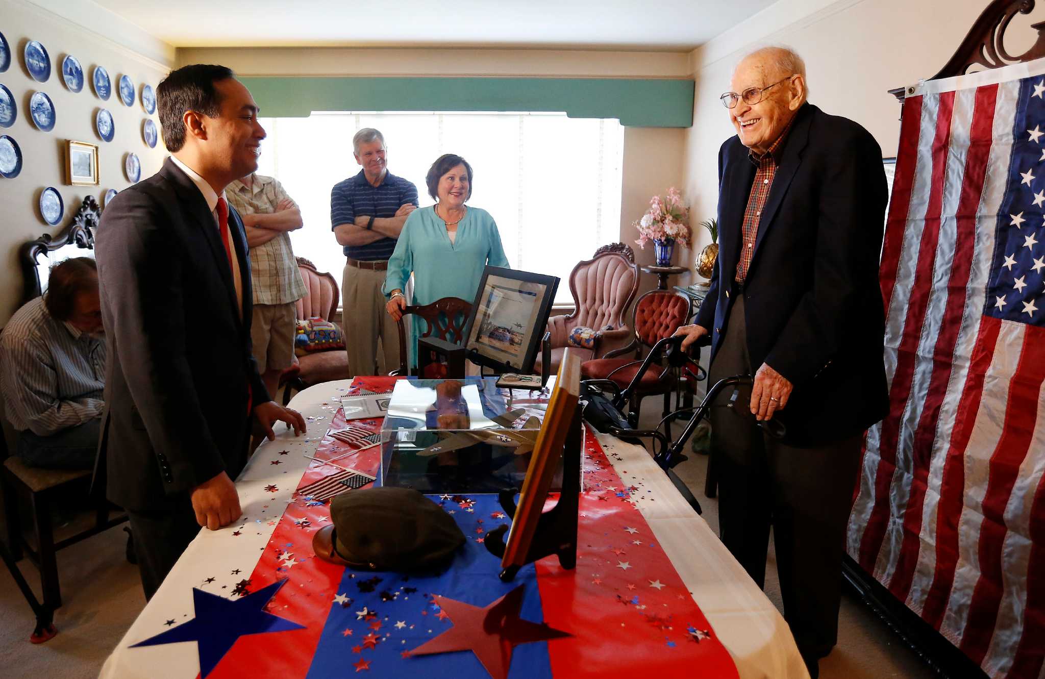 Long after Pacific war ended, cargo pilot gets medals