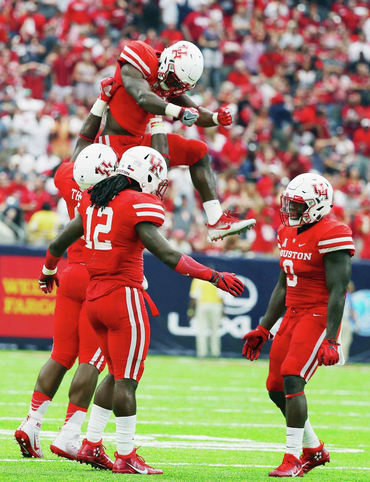 Houston delivers first shocker of the college football season.