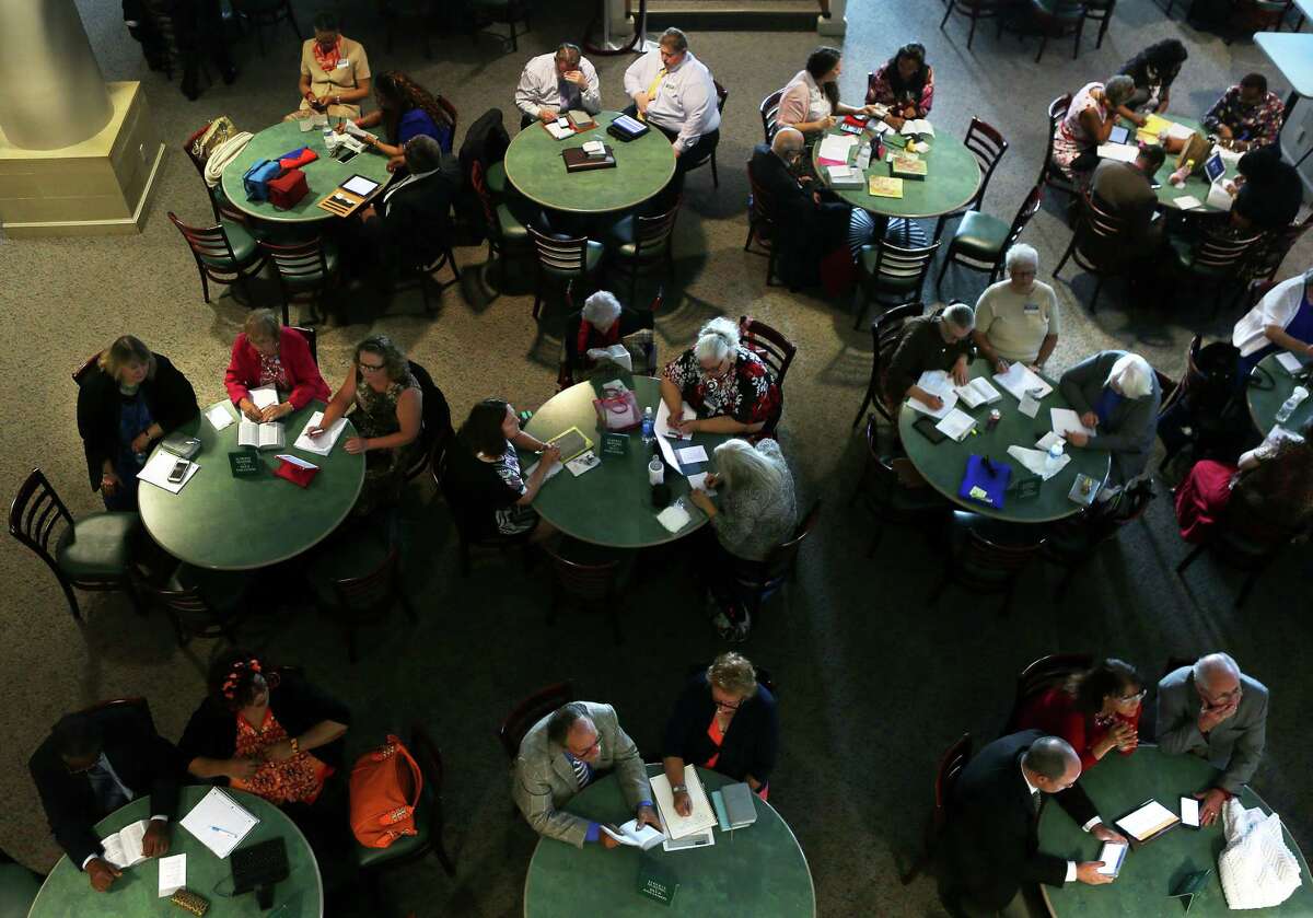 Jehovah's Witnesses gathering draws thousands to Rosenberg