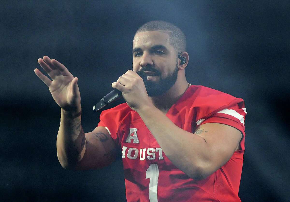 Drake surprises Houston fans with Lil Wayne, Bun B