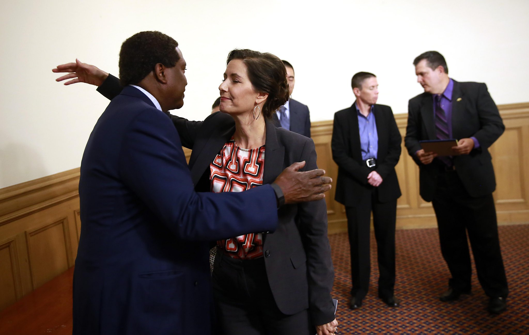 Oakland Moves To Fire 4 Cops Suspend 7 In Sex Scandal