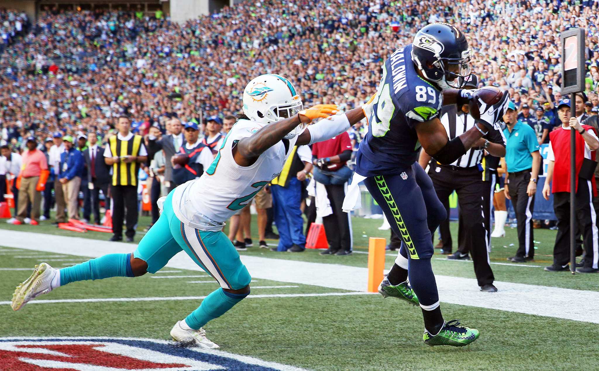 3 & out: Seahawks use late touchdown to escape opener with win