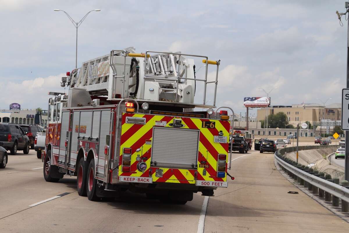 Toyota Camry burst into flames on Interstate 10