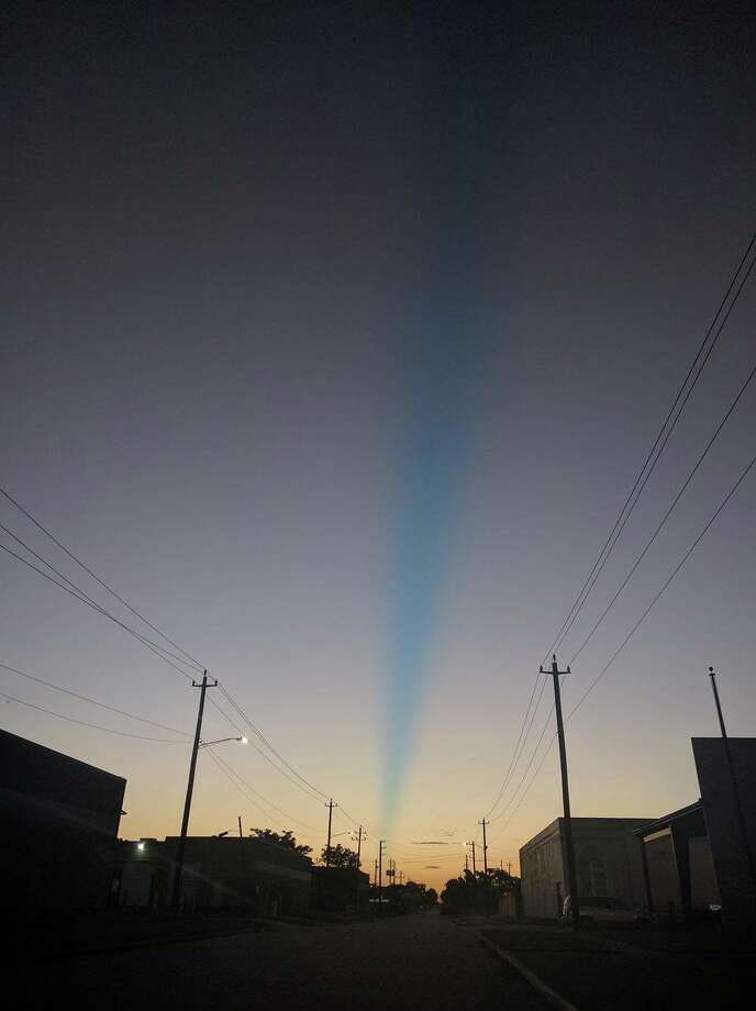 Blue streaks seen in the Texas sky - Houston Chronicle