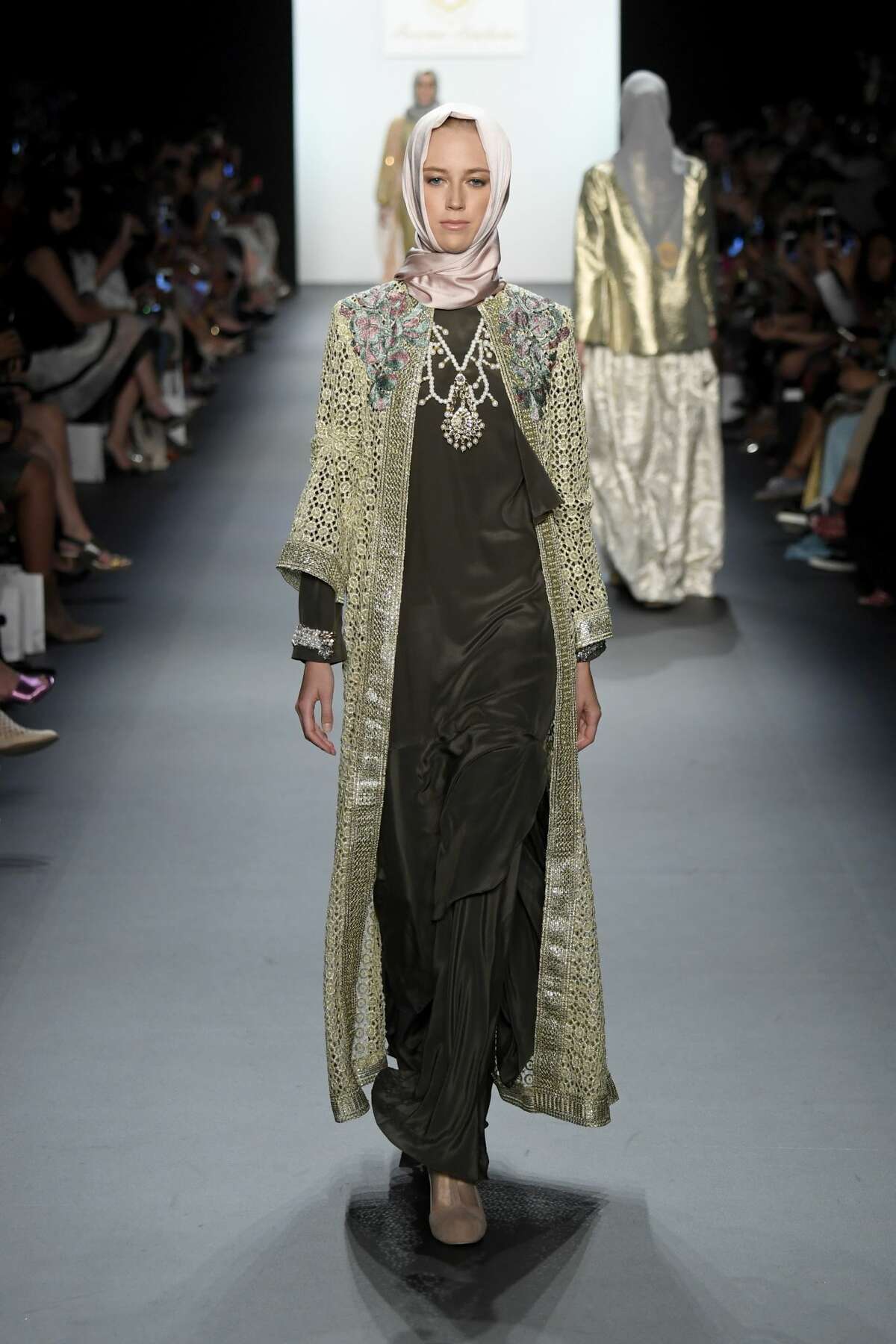 Muslim designer creates amazing hijab fashion for New York Fashion Week