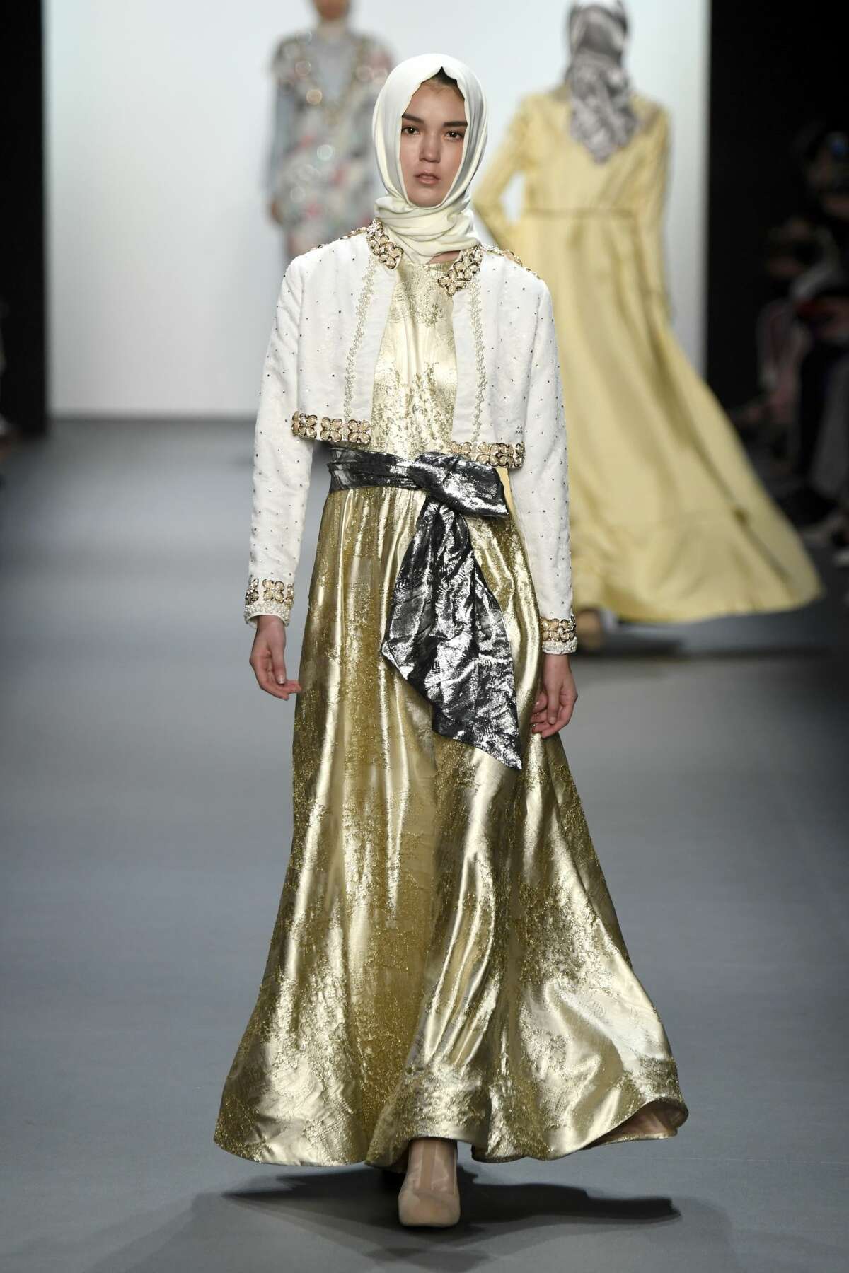 Muslim designer creates amazing hijab fashion for New York Fashion Week
