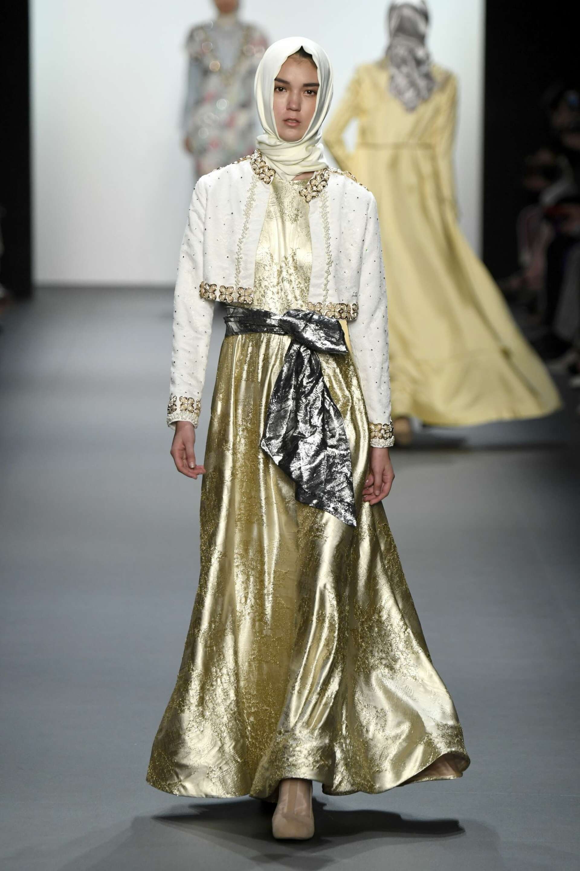 Muslim designer creates amazing hijab fashion for New York Fashion Week