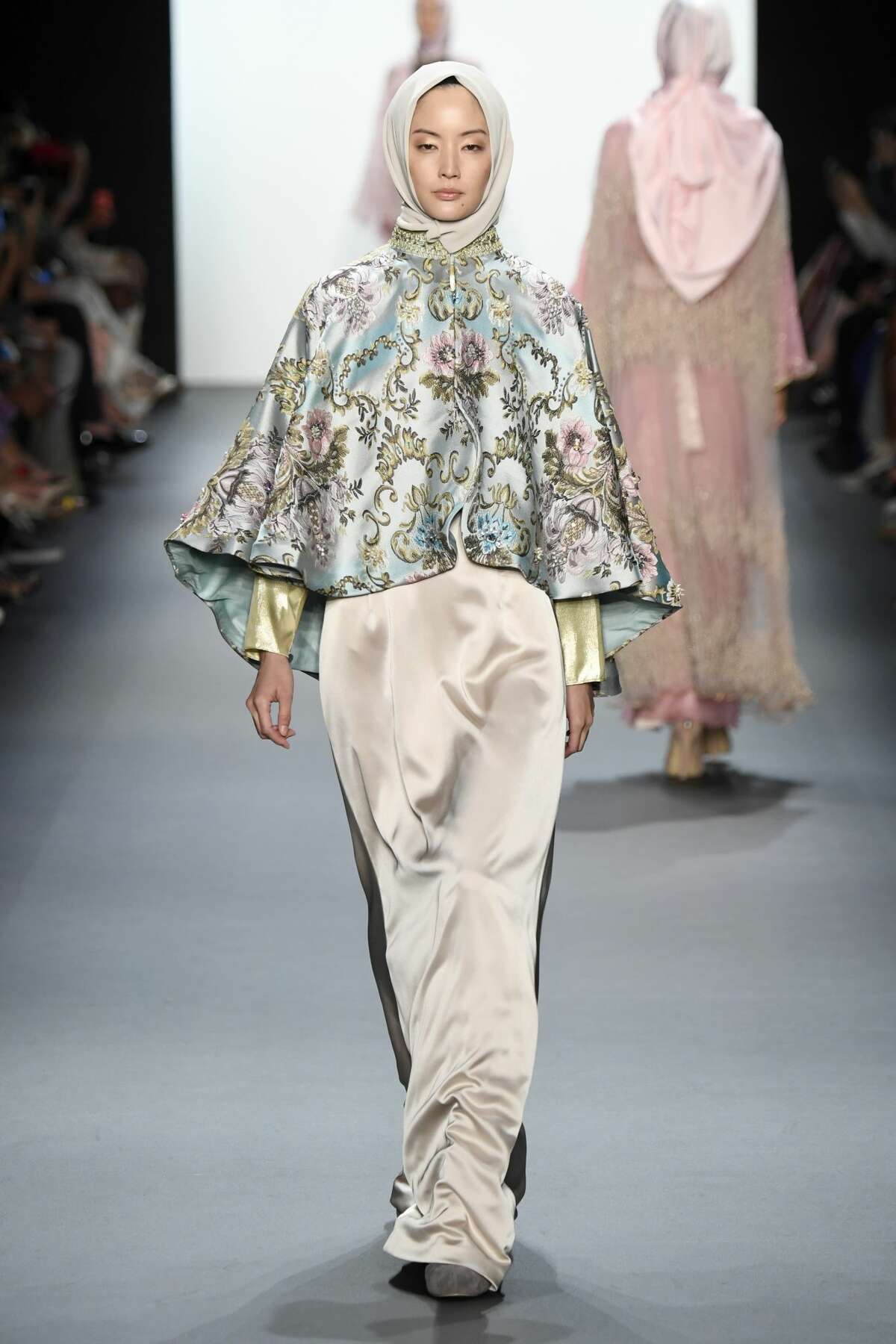 Muslim designer creates amazing hijab fashion for New York Fashion Week