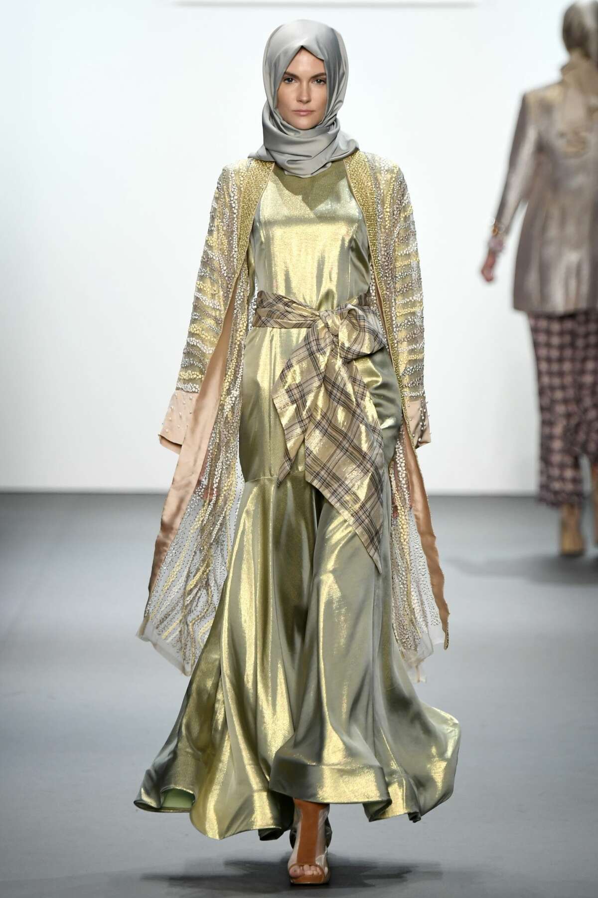 Muslim designer creates amazing hijab fashion for New York Fashion Week