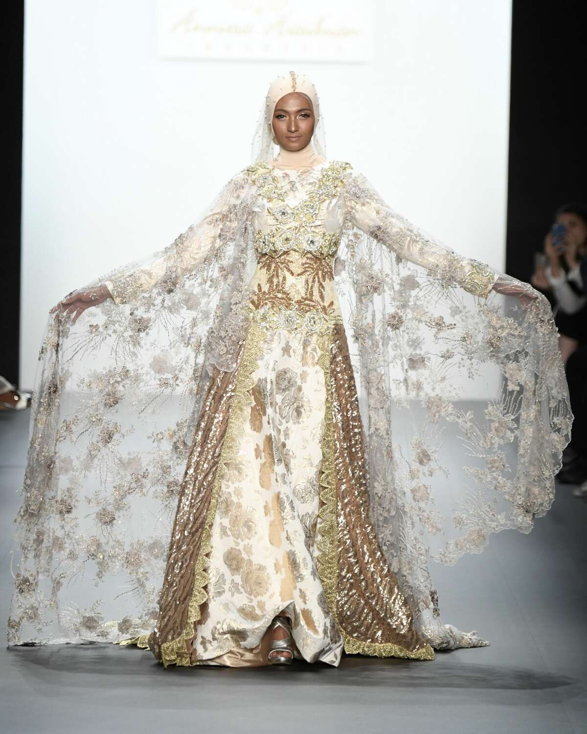 Muslim designer creates amazing hijab fashion for New York Fashion Week
