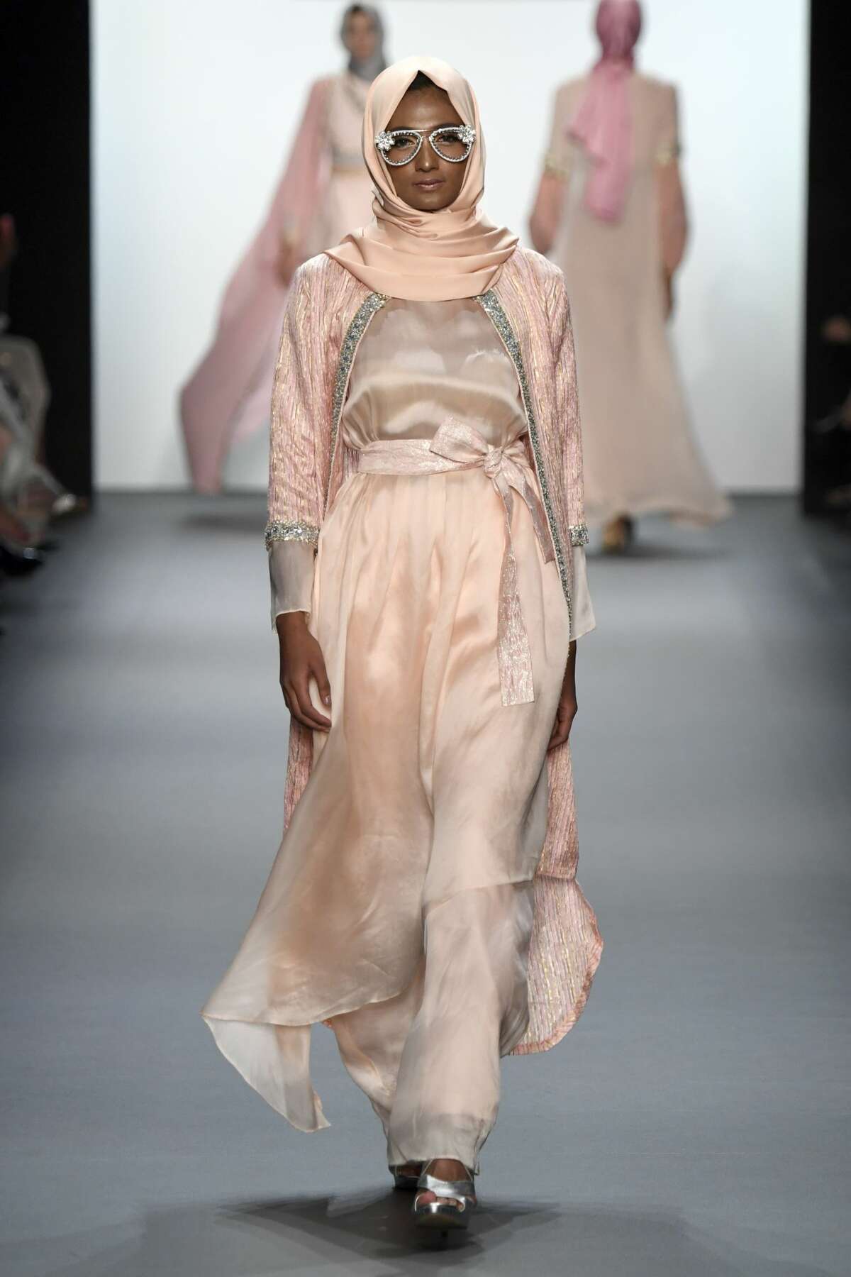 Muslim designer creates amazing hijab fashion for New York Fashion Week