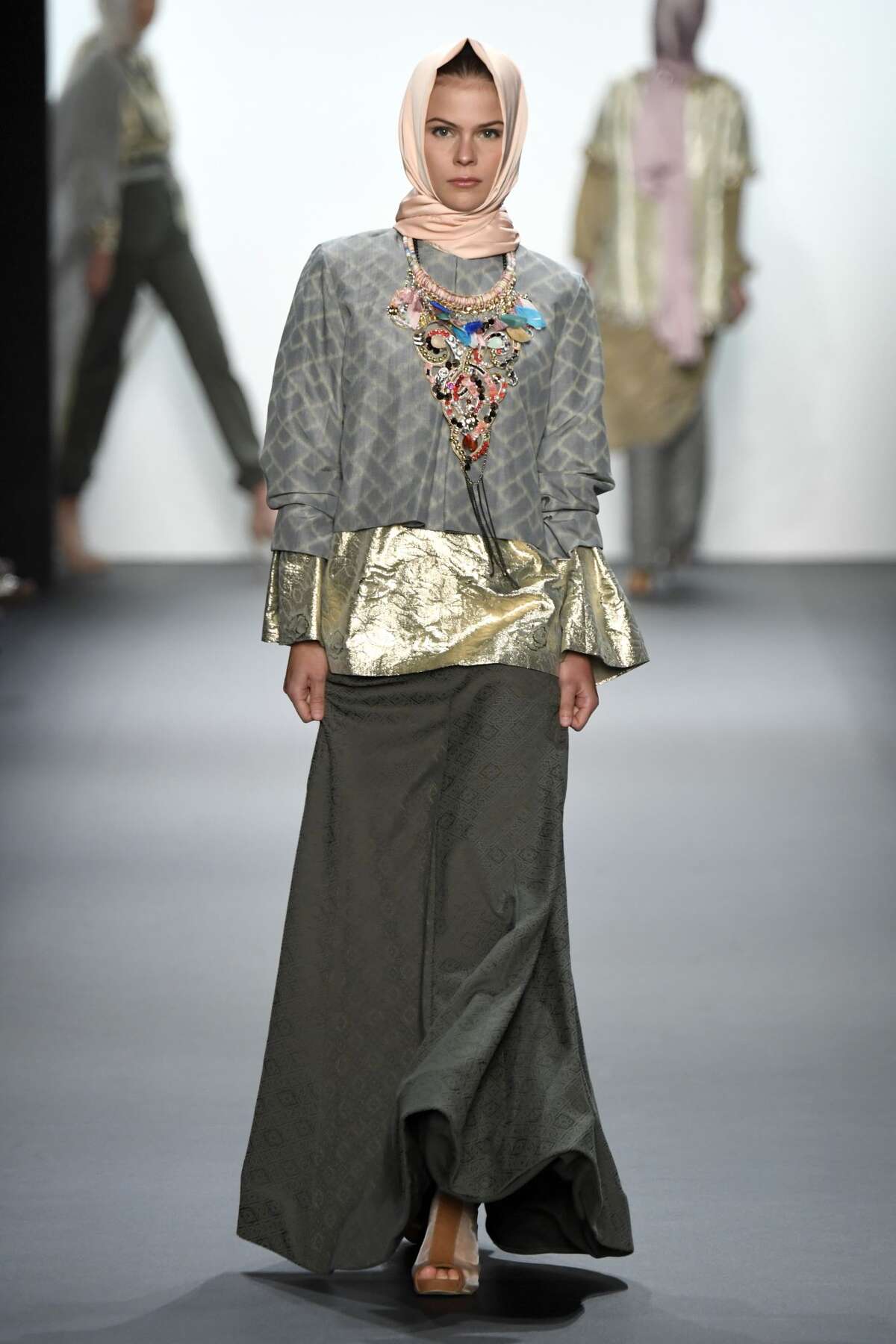 Muslim designer creates amazing hijab fashion for New York Fashion Week