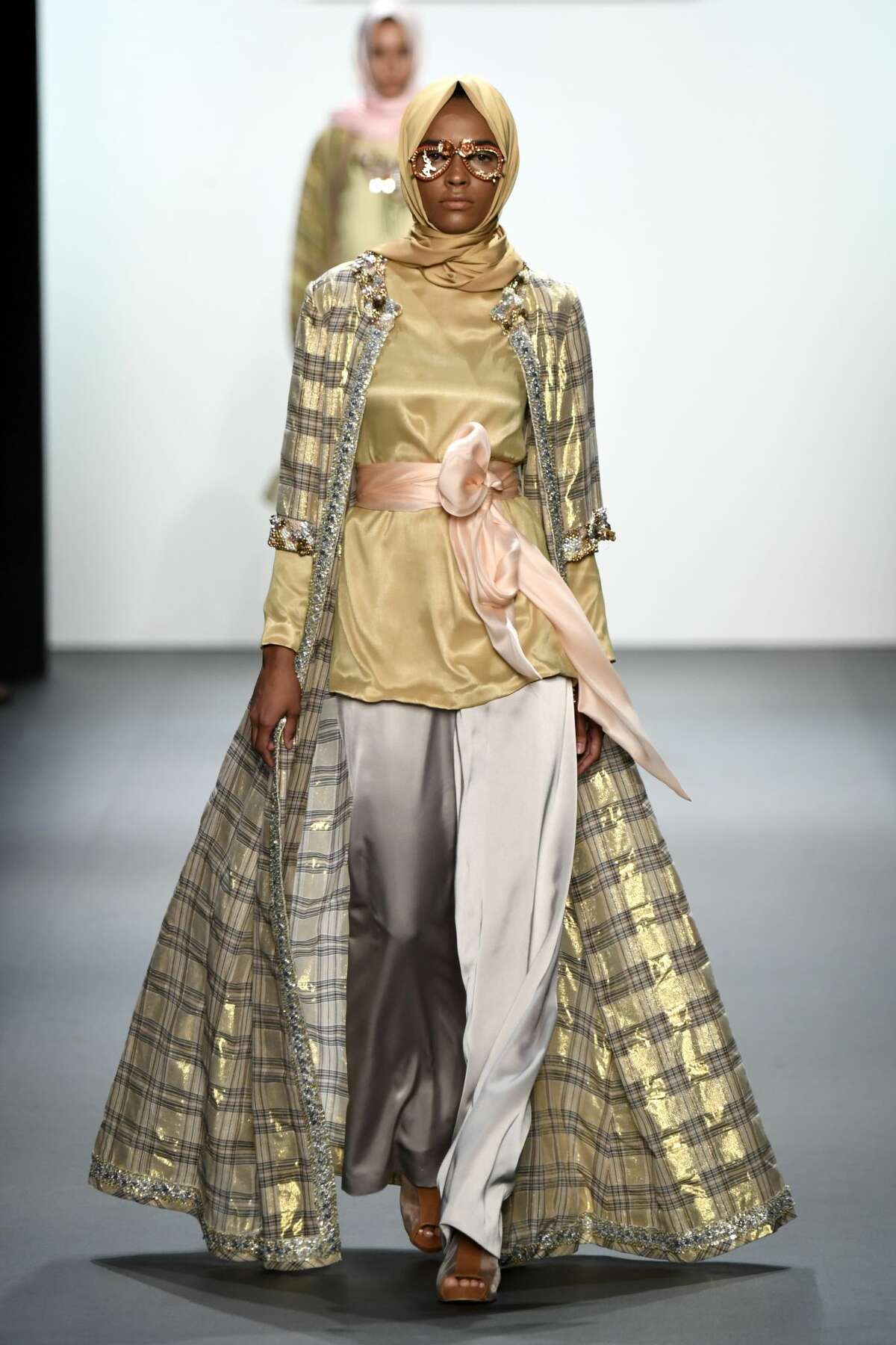 Muslim designer creates amazing hijab fashion for New York Fashion Week