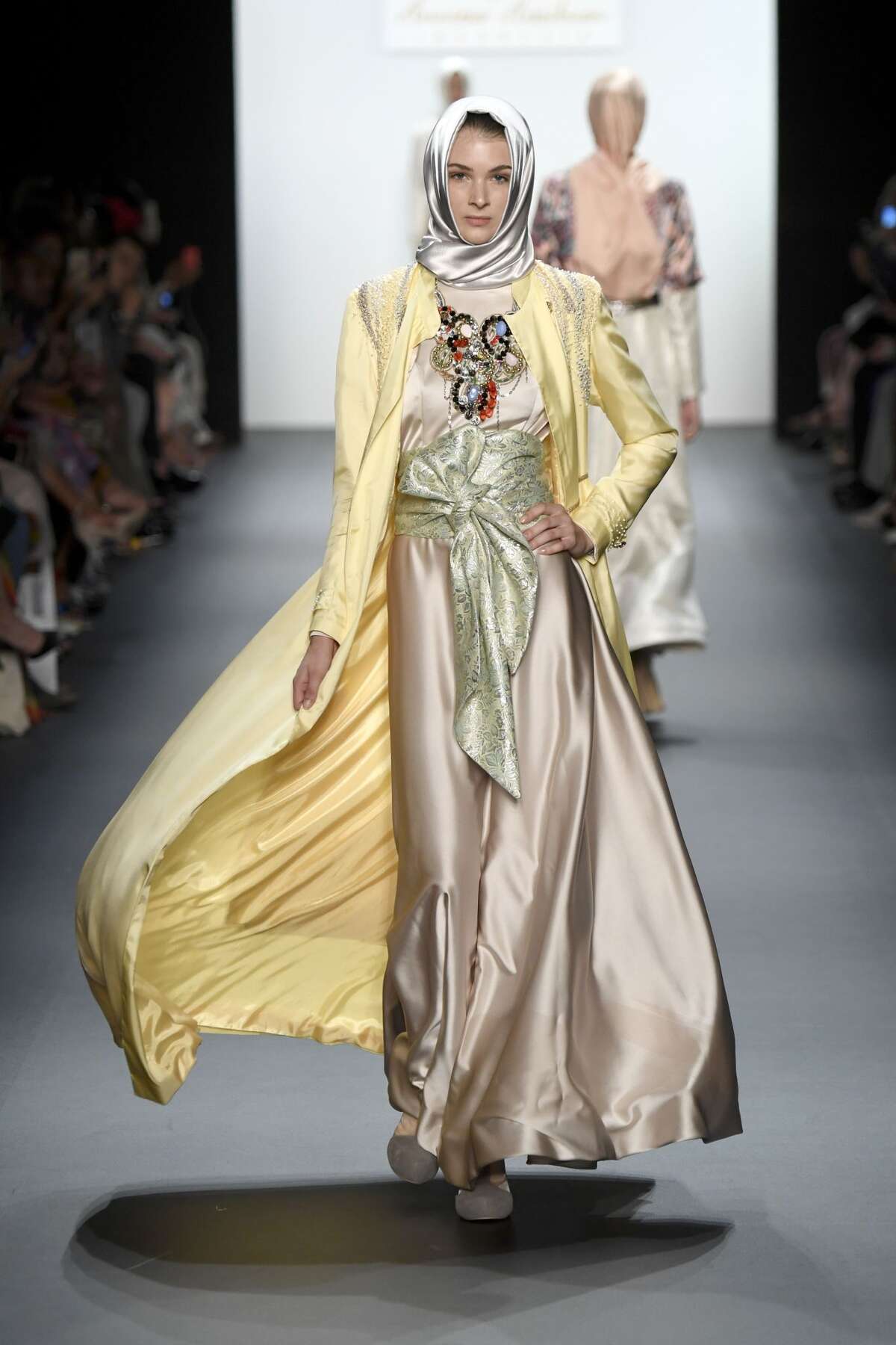 Muslim designer creates amazing hijab fashion for New York Fashion Week