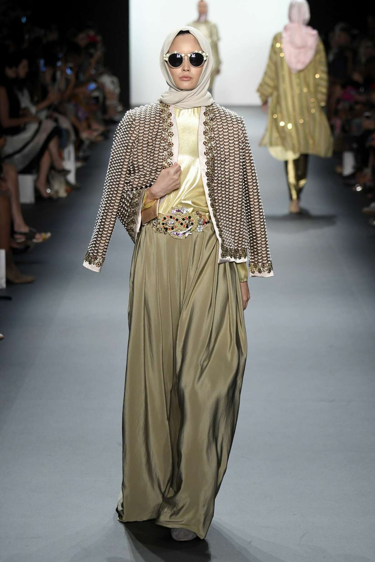 Muslim designer creates amazing hijab fashion for New York Fashion Week