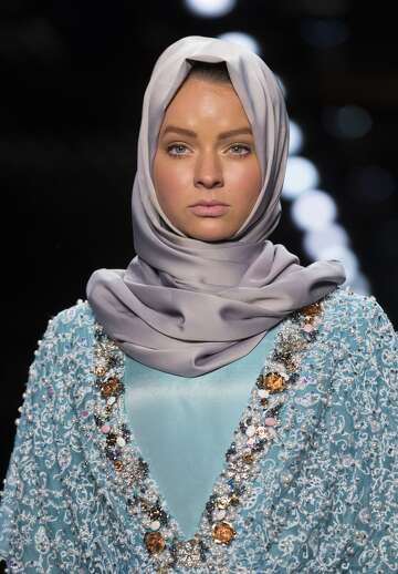 Muslim designer creates amazing hijab fashion for New York Fashion Week