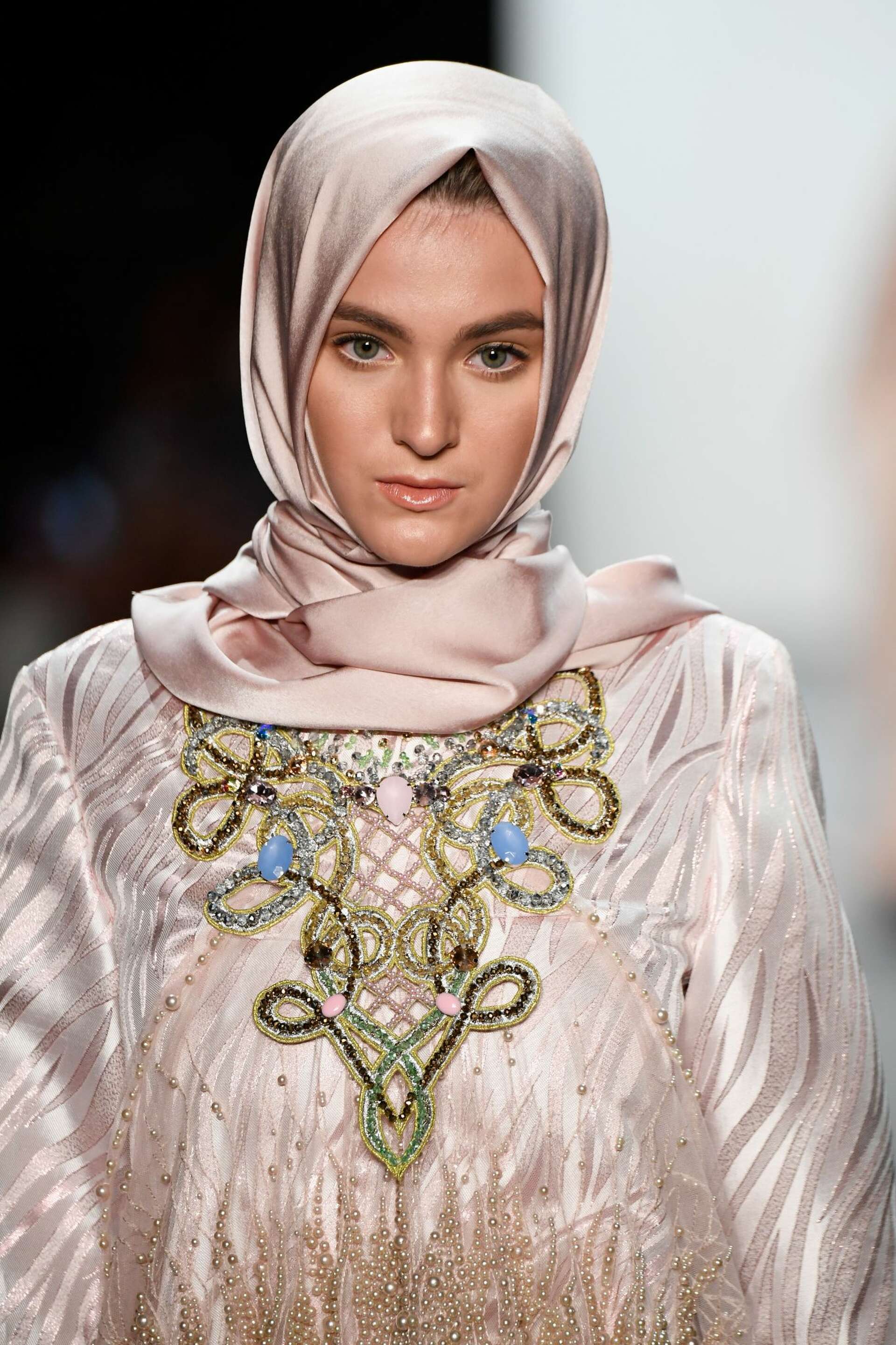 Muslim designer creates amazing hijab fashion for New York Fashion Week