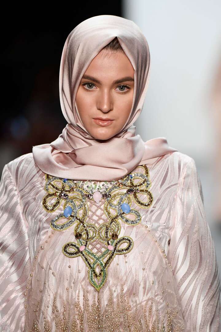 Muslim designer creates amazing hijab fashion for New York Fashion Week