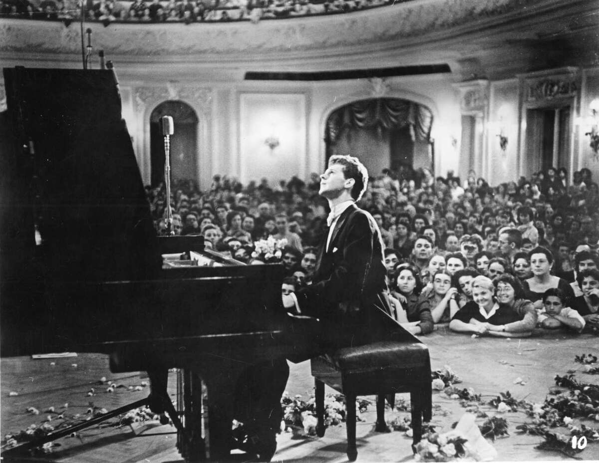 Biography recounts story of pianist Van Cliburn