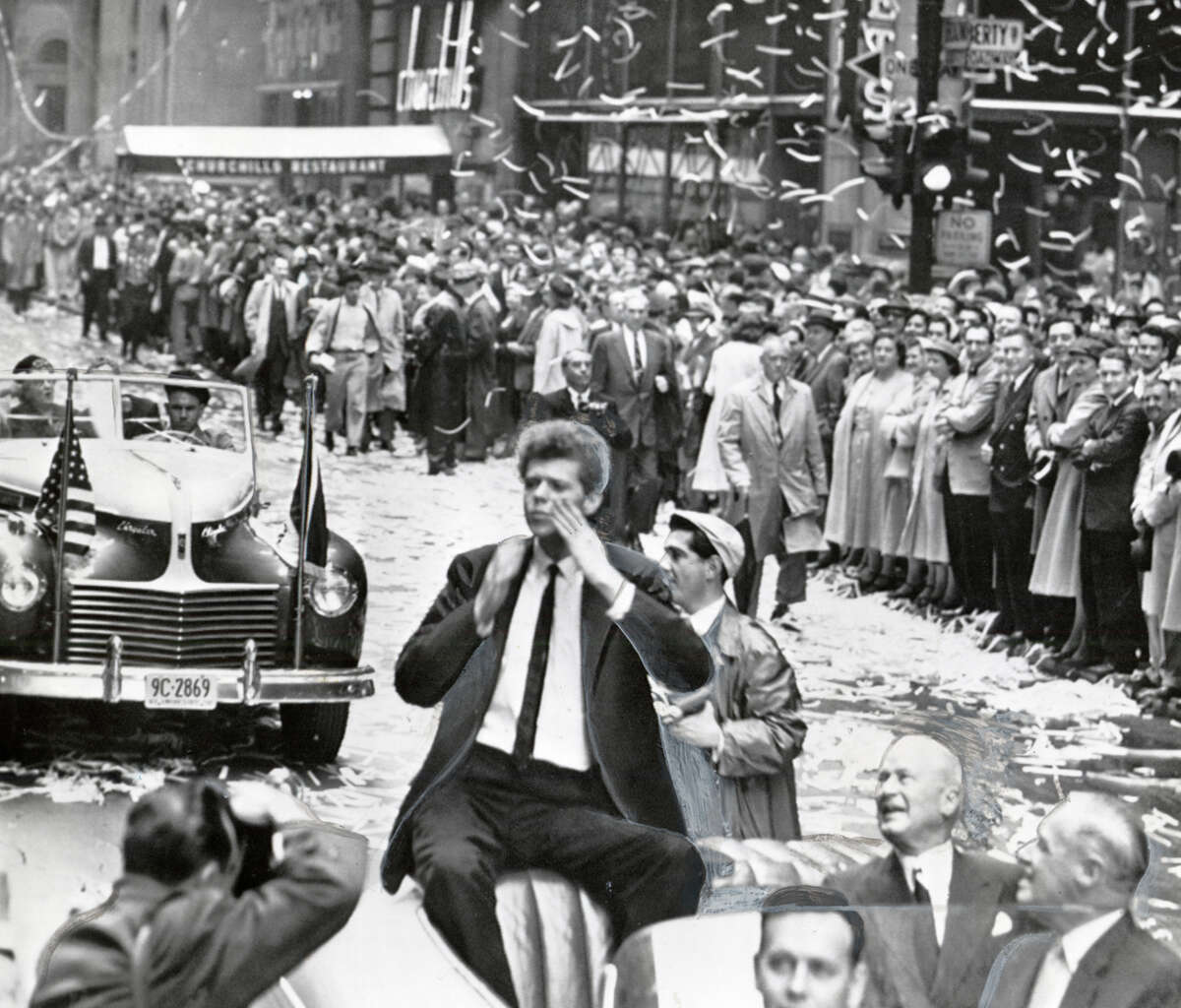 Biography recounts story of pianist Van Cliburn