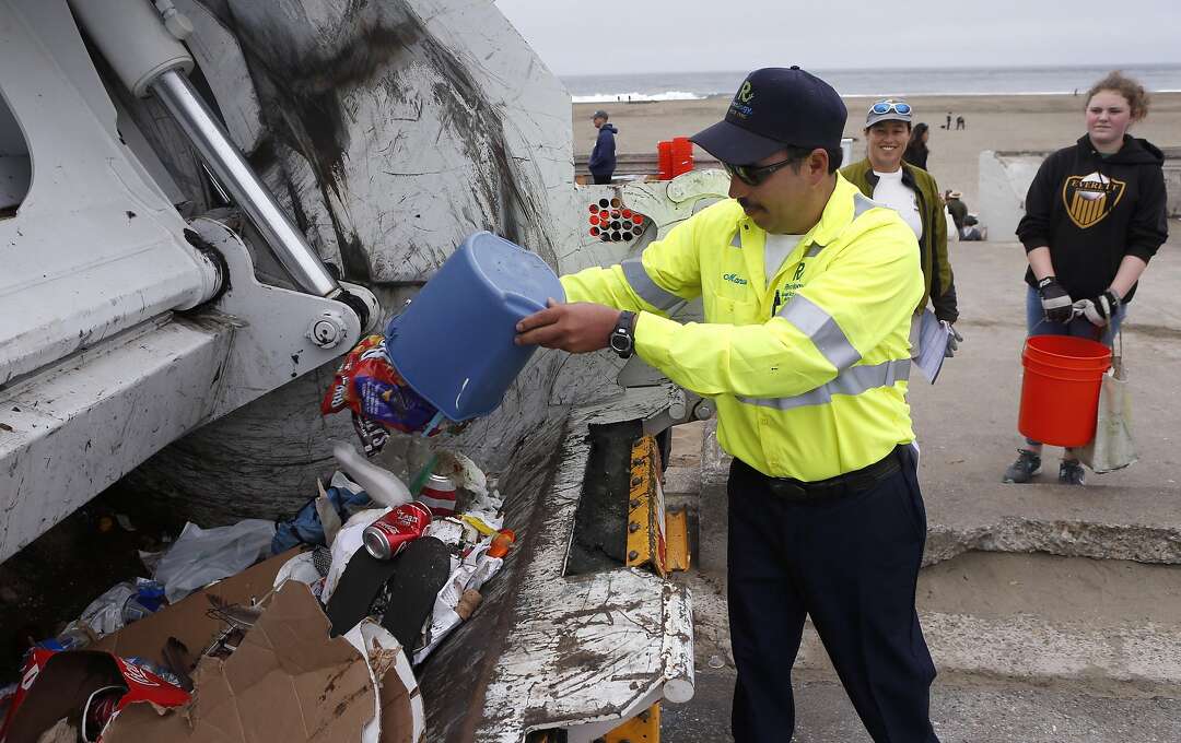 Thousands of volunteers clean up SF’s beaches