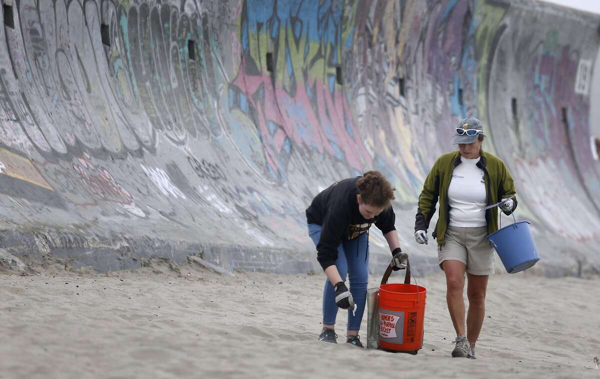 Thousands of volunteers clean up SF’s beaches