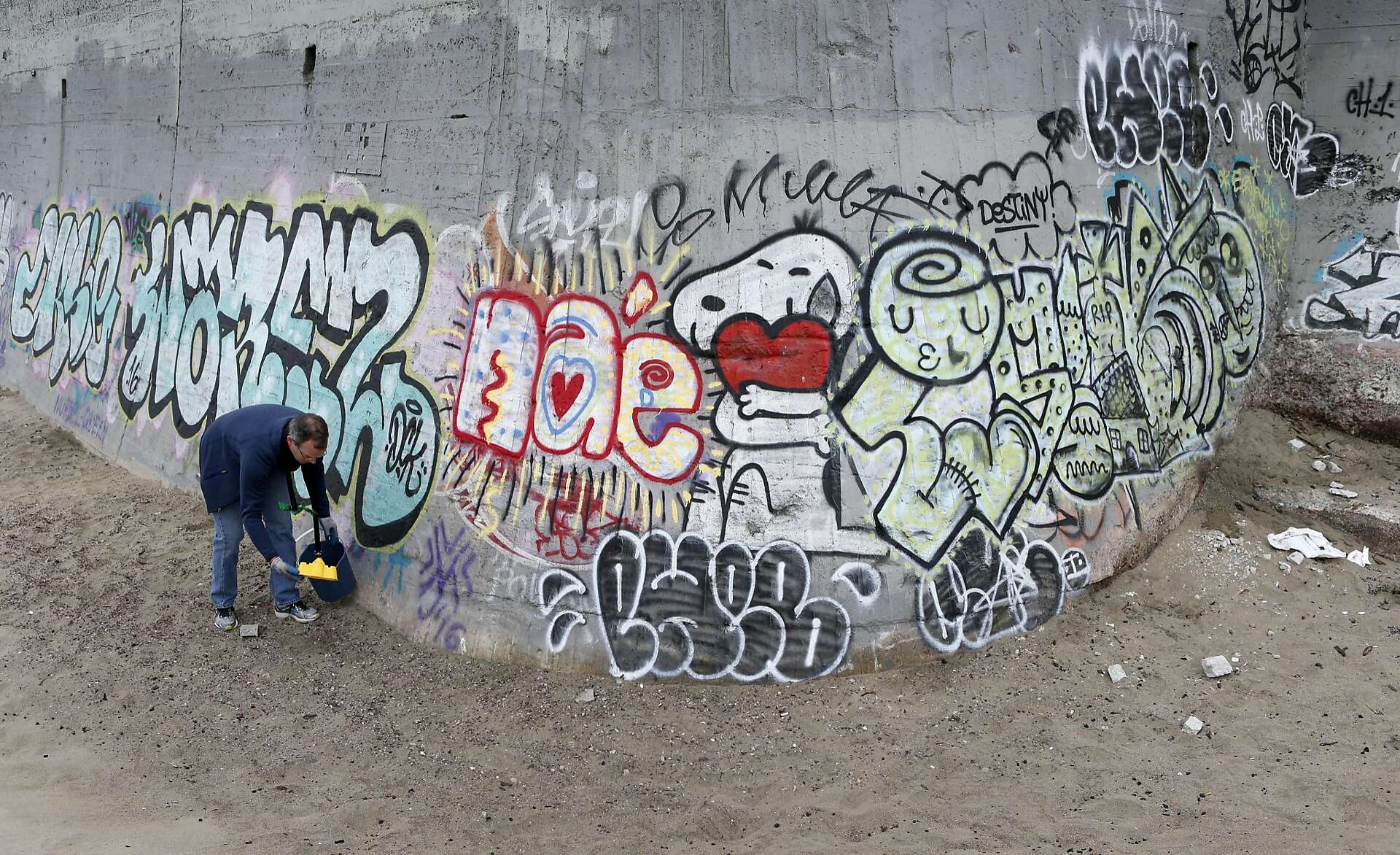 Thousands of volunteers clean up SF’s beaches