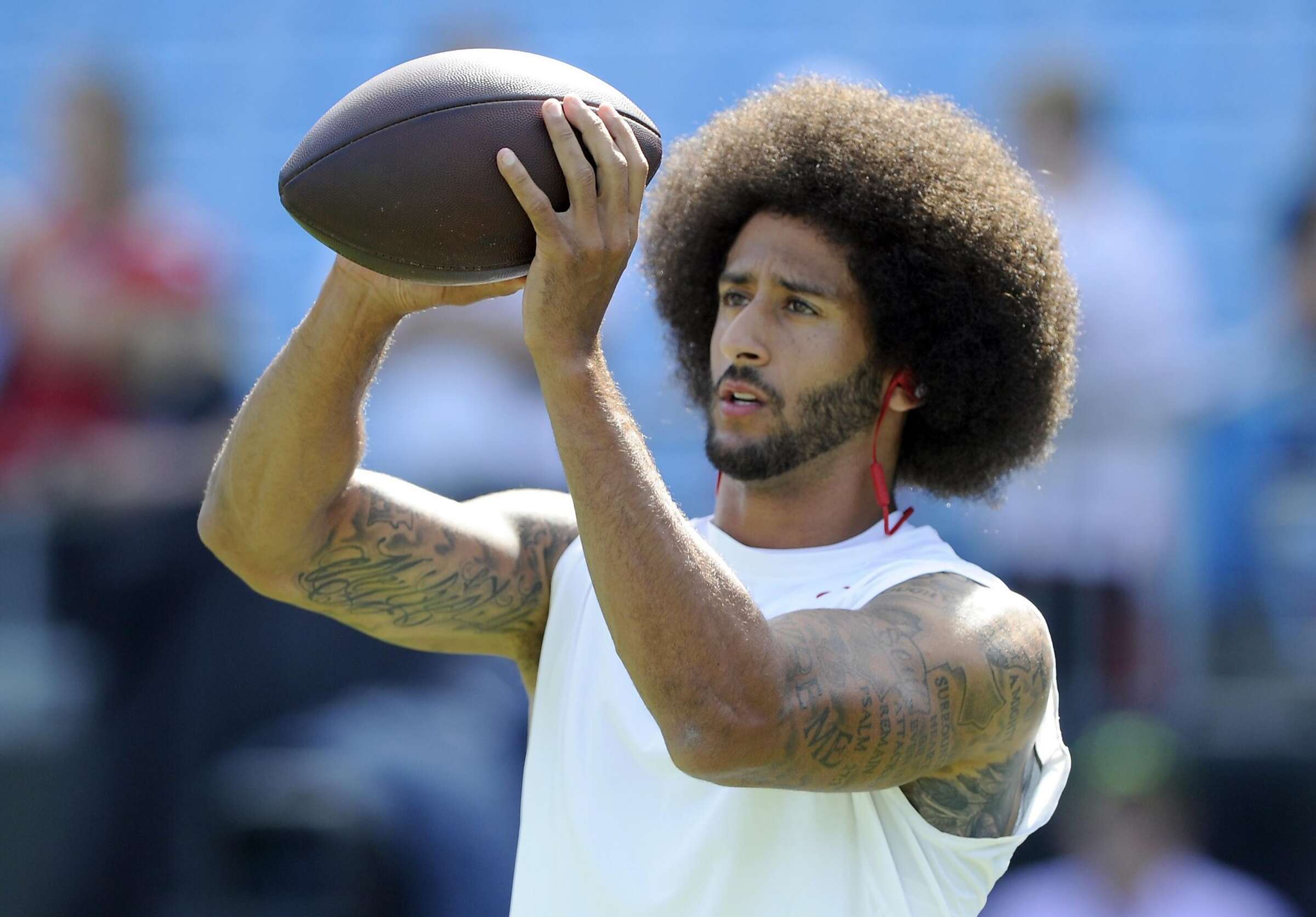49ers’ Colin Kaepernick visits protesting Oakland prep football team