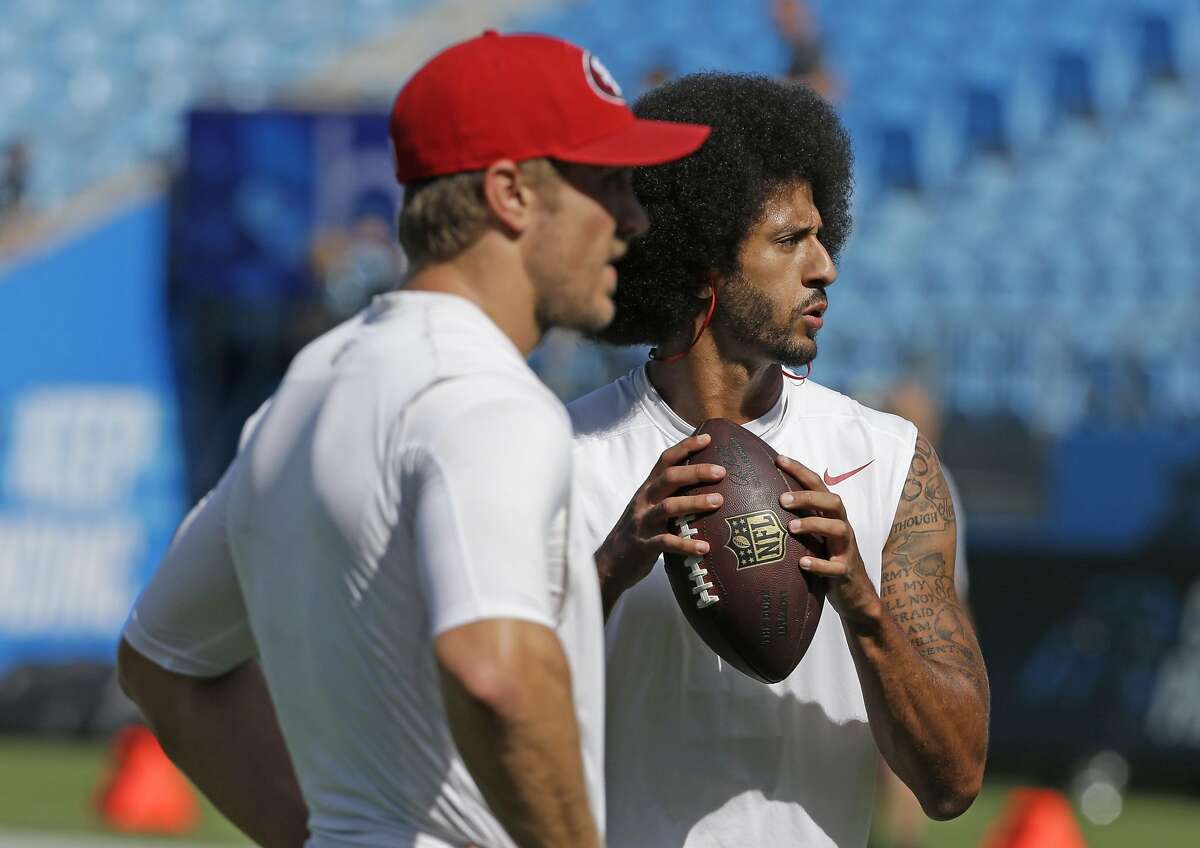 49ers’ Colin Kaepernick visits protesting Oakland prep football team