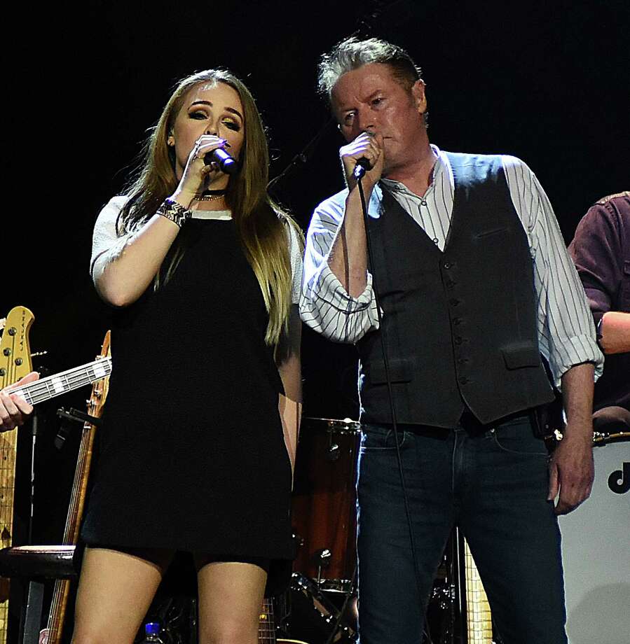 Henley soars like an Eagle during Mohegan Sun appearance - Connecticut Post