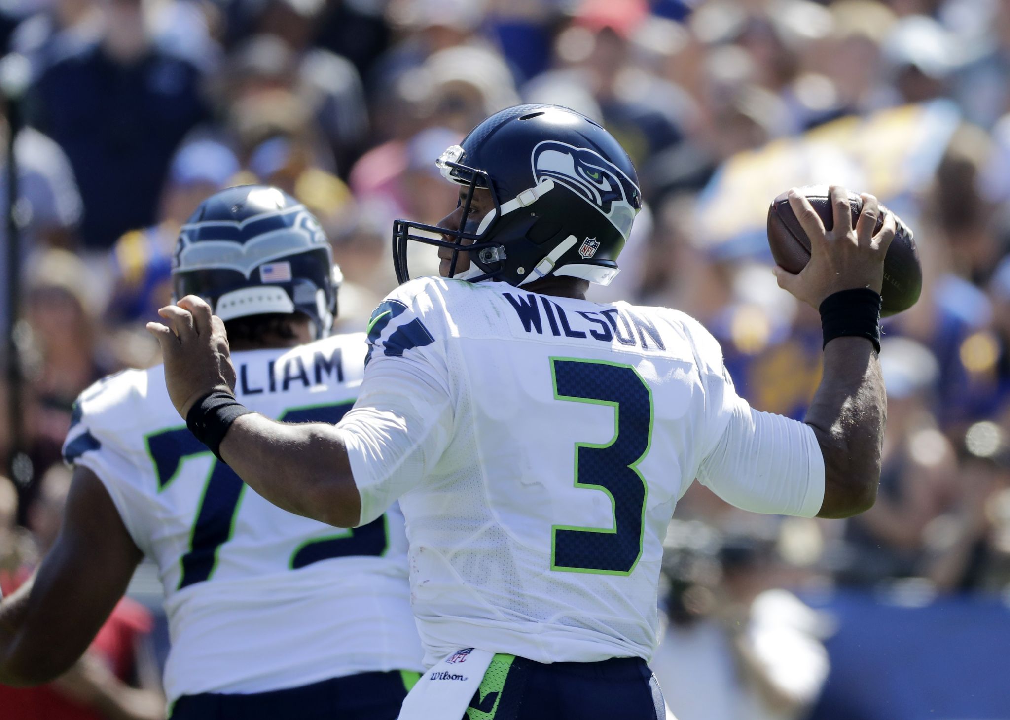 Photos: Seahawks at Rams (Week 2)