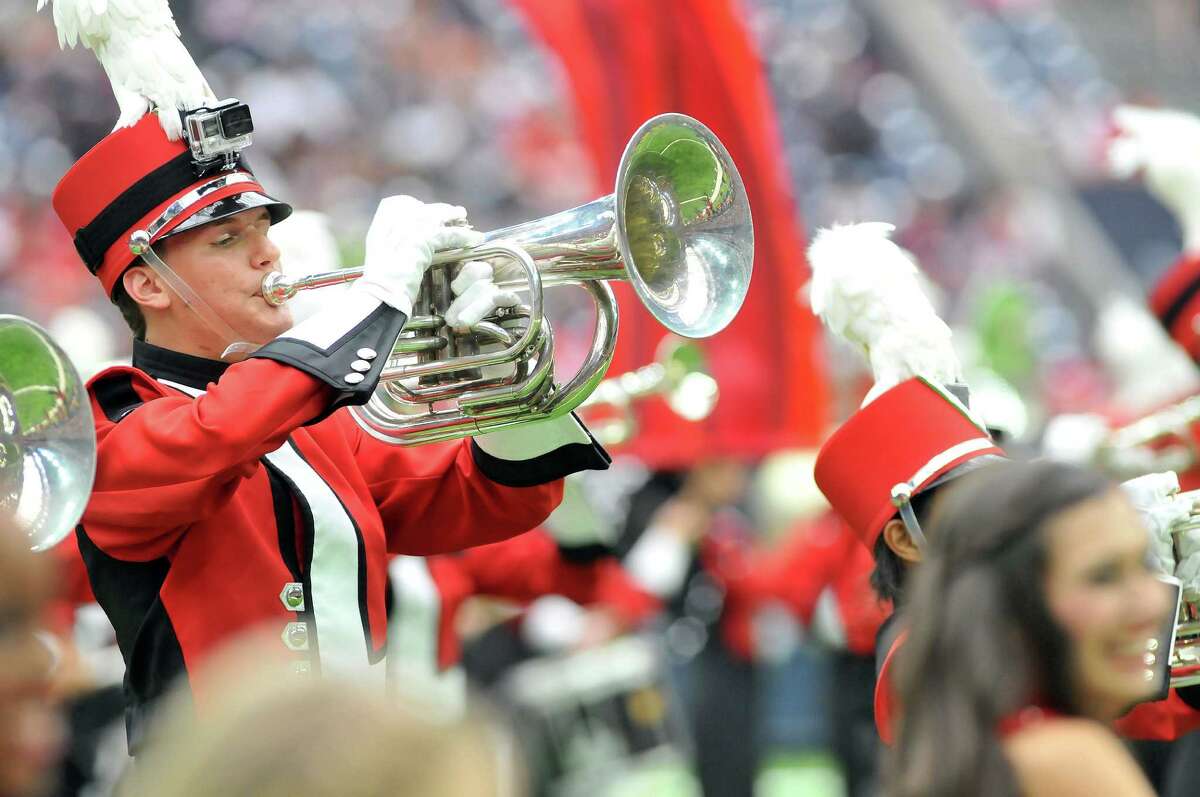 Lamar University band provides halftime entertainment at Texans-Chiefs game