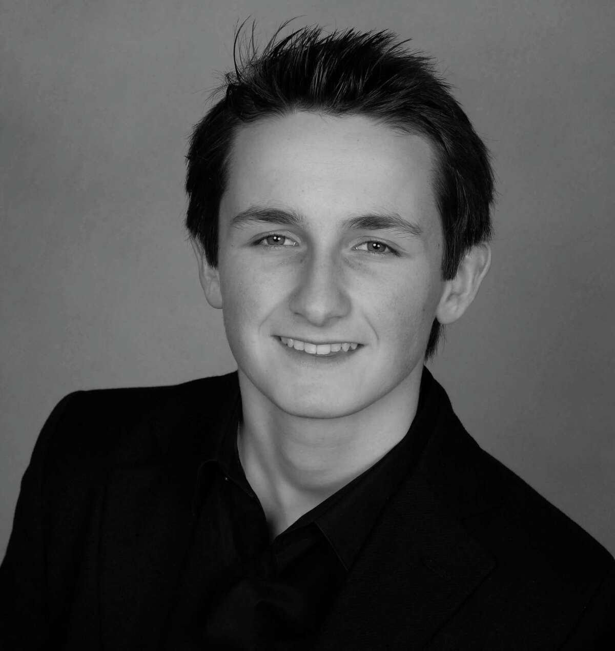 Pianist Alex Beyer opens Bridgeport orchestra’s 71st season at the Klein