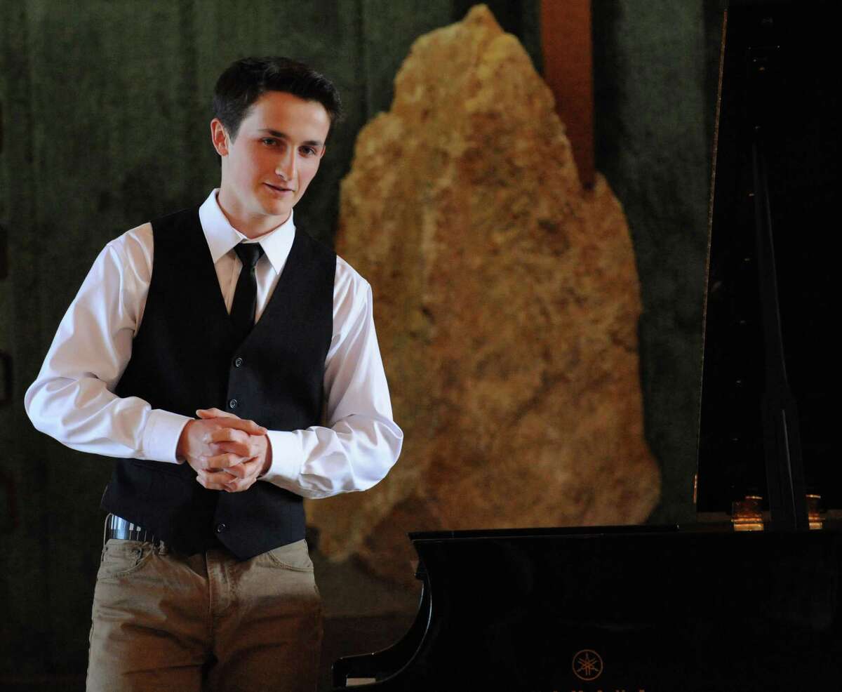 Pianist Alex Beyer opens Bridgeport orchestra’s 71st season at the Klein