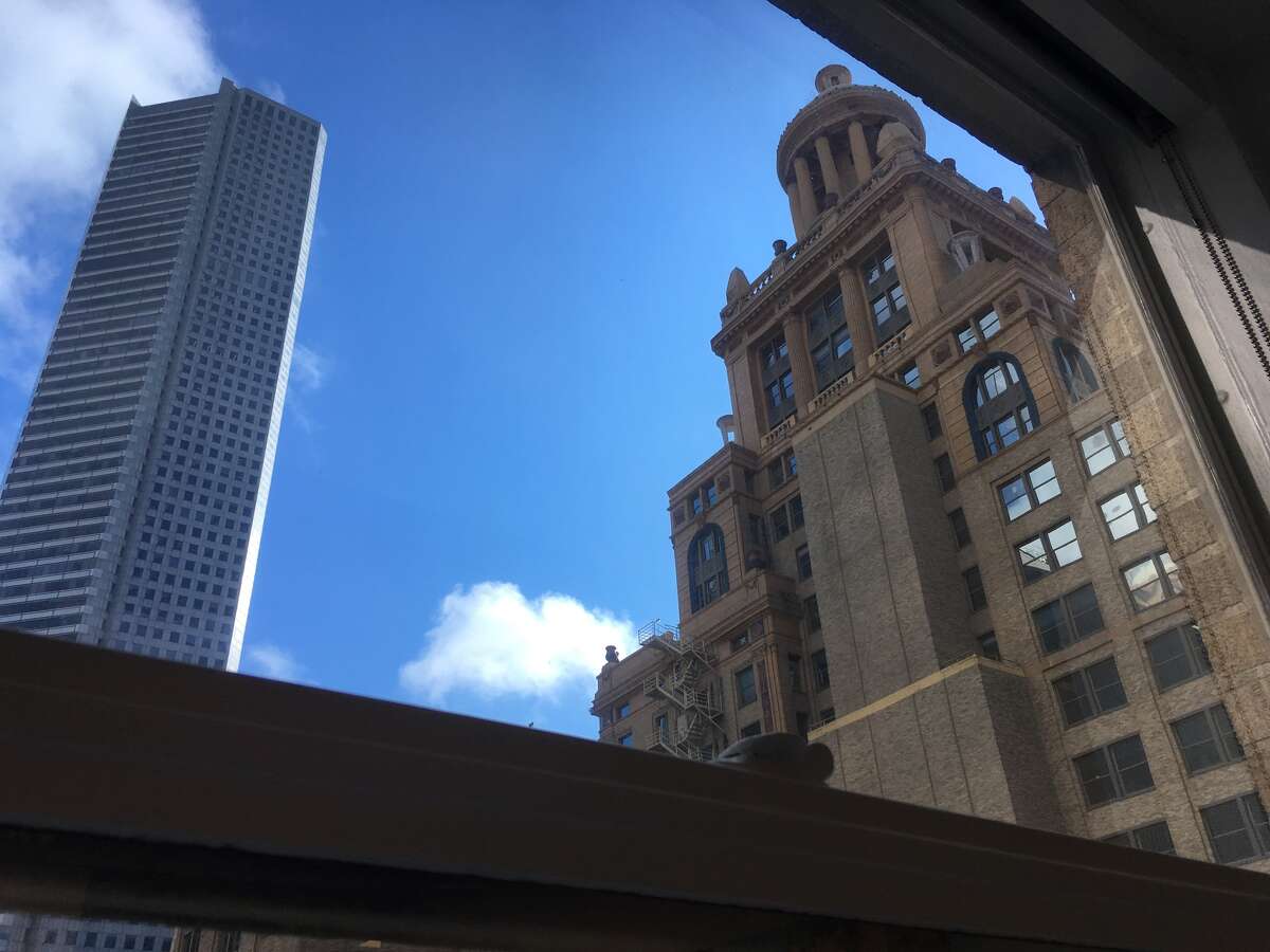 Amegy Bank incorporates new trends in historic Esperson building