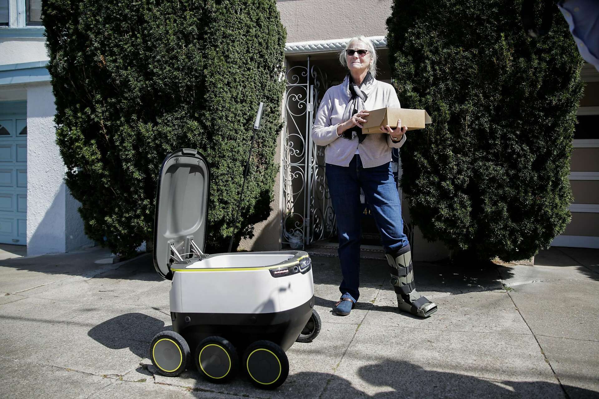 San Francisco to robots: Don’t crowd our sidewalks