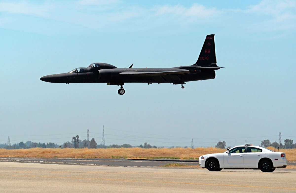 Pilot killed, another hurt in Northern California U-2 plane crash