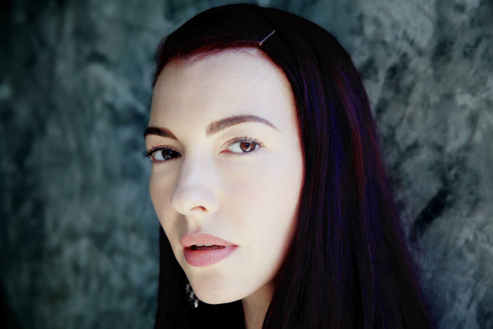 Smoldering singer Chrysta Bell is rare pop concoction