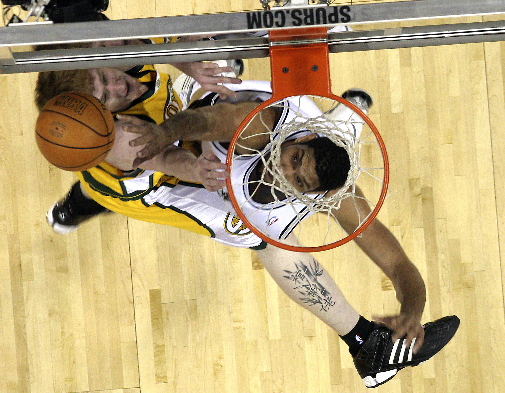 Tim Duncan once instructed rookie on how to guard him in middle of game
