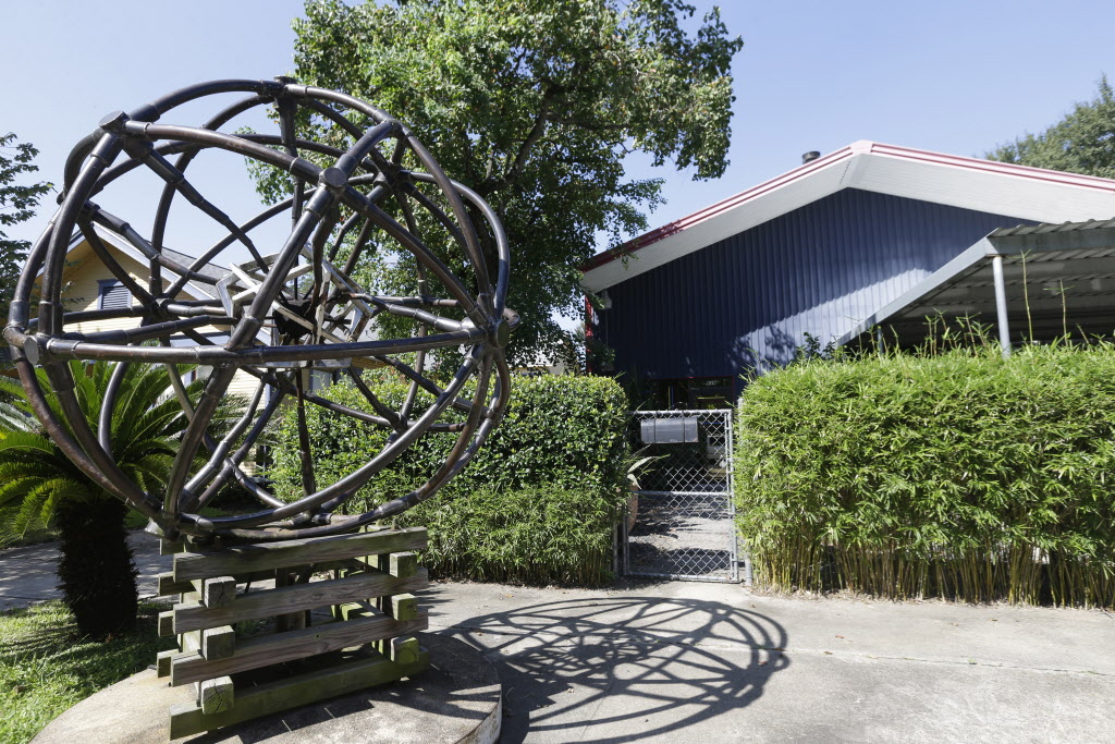 Wayne Gilbert's home turned into art gallery through the years