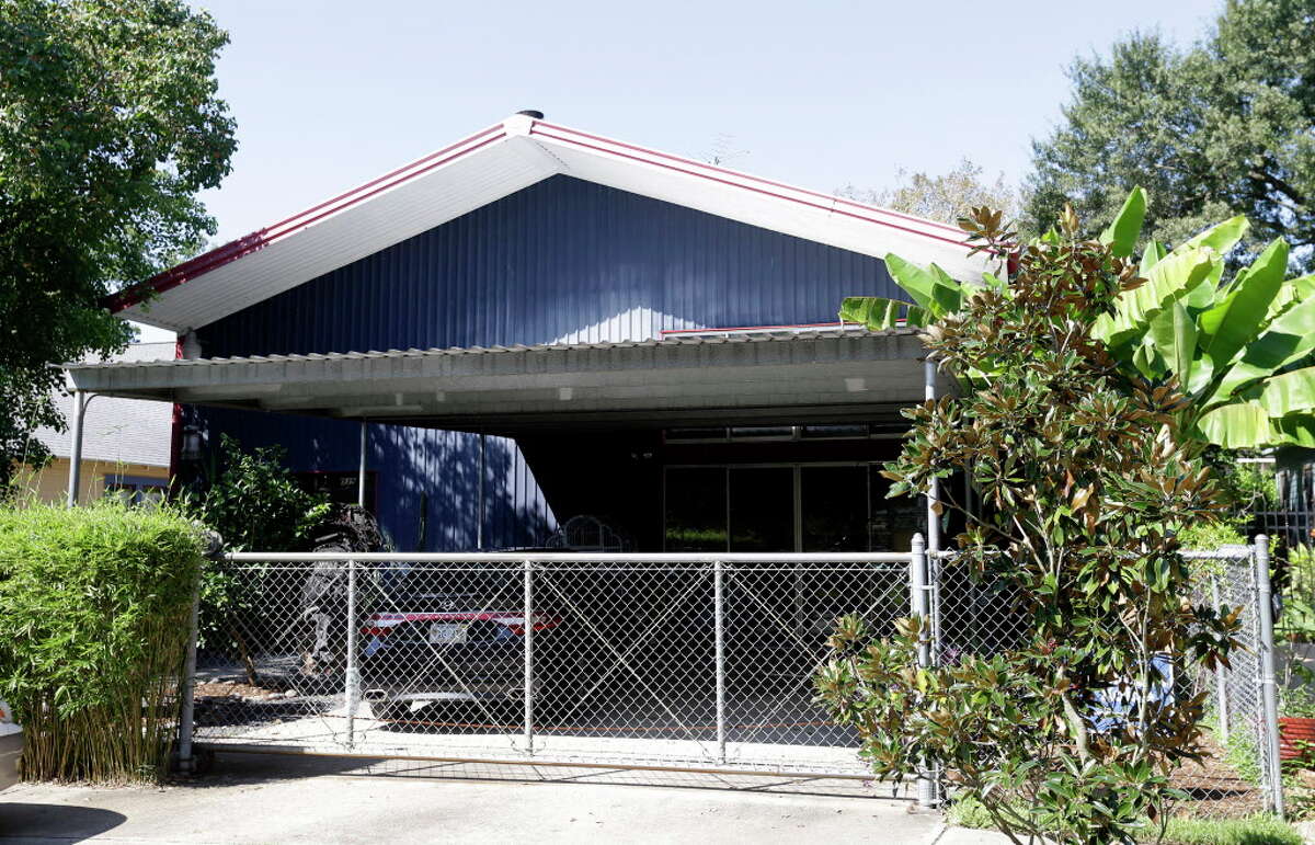 Wayne Gilbert's home turned into art gallery through the years