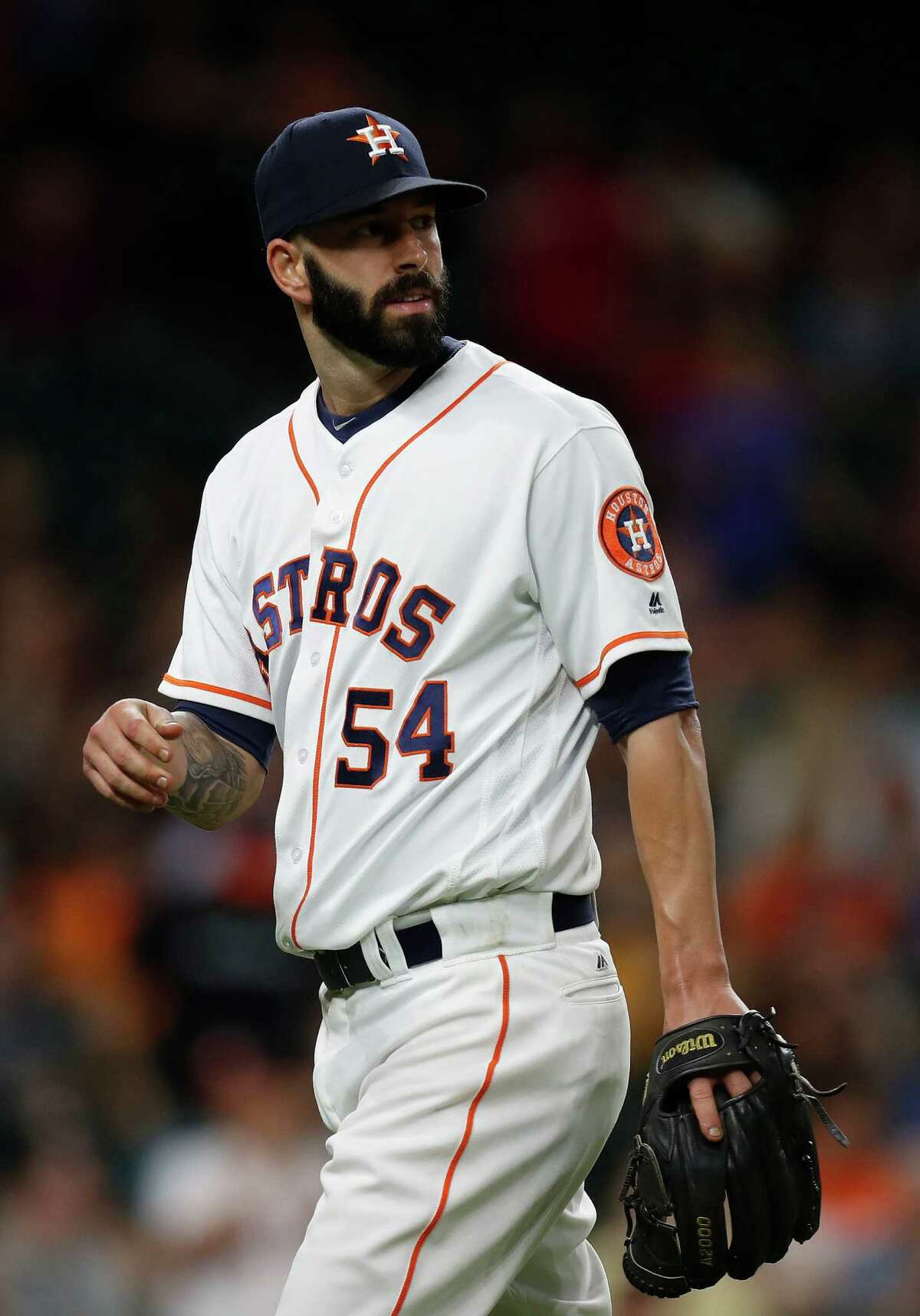 Astros avoid arbitration with starting pitcher Mike Fiers