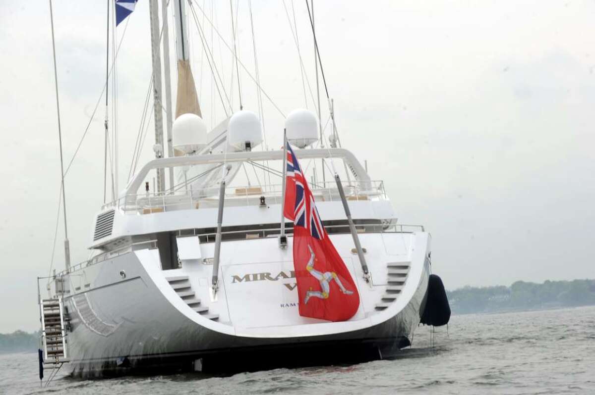 World's largest single-masted yacht anchored in Greenwich