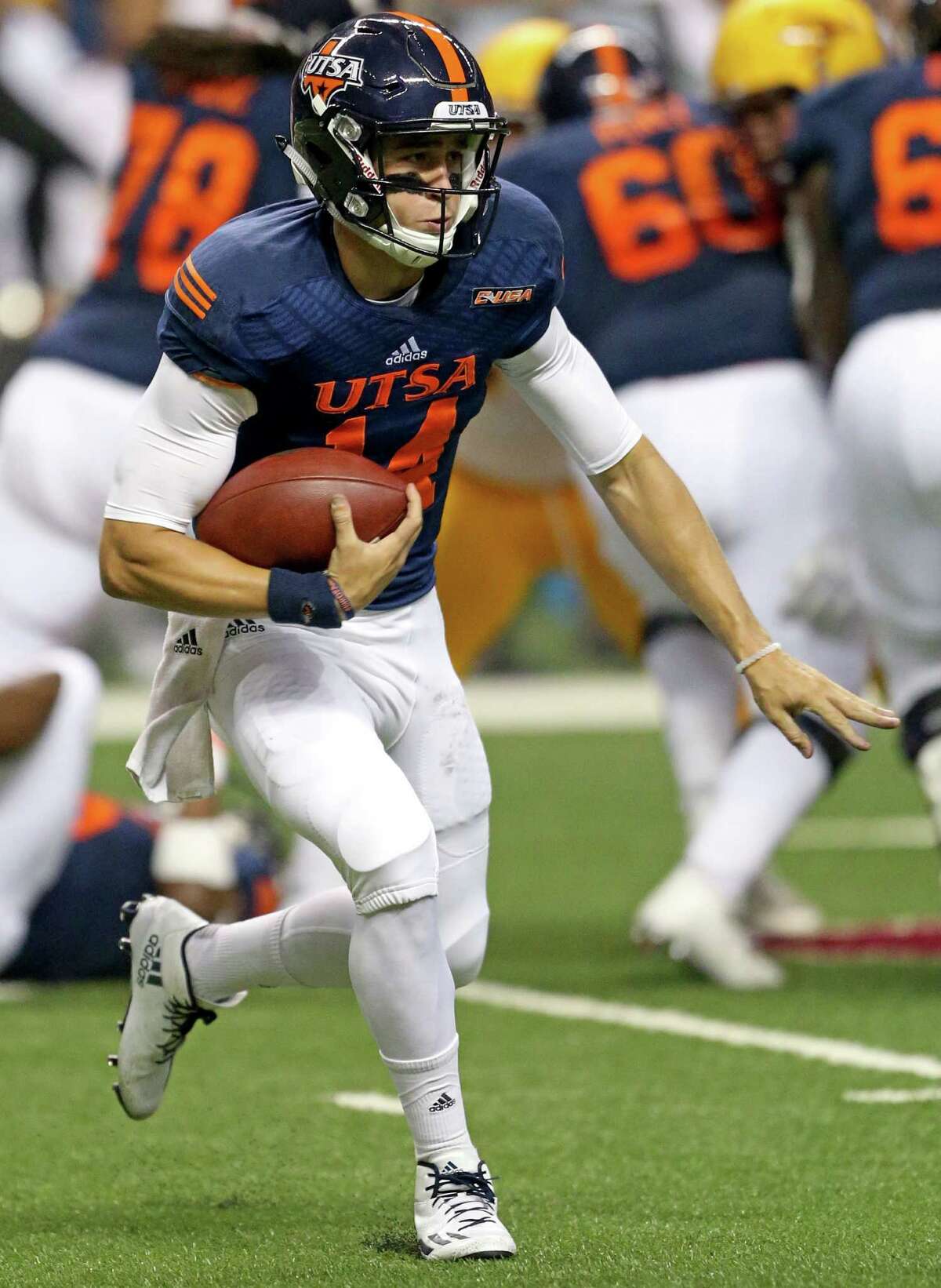 UTSA notepad: Quarterback change sparks offense in second half