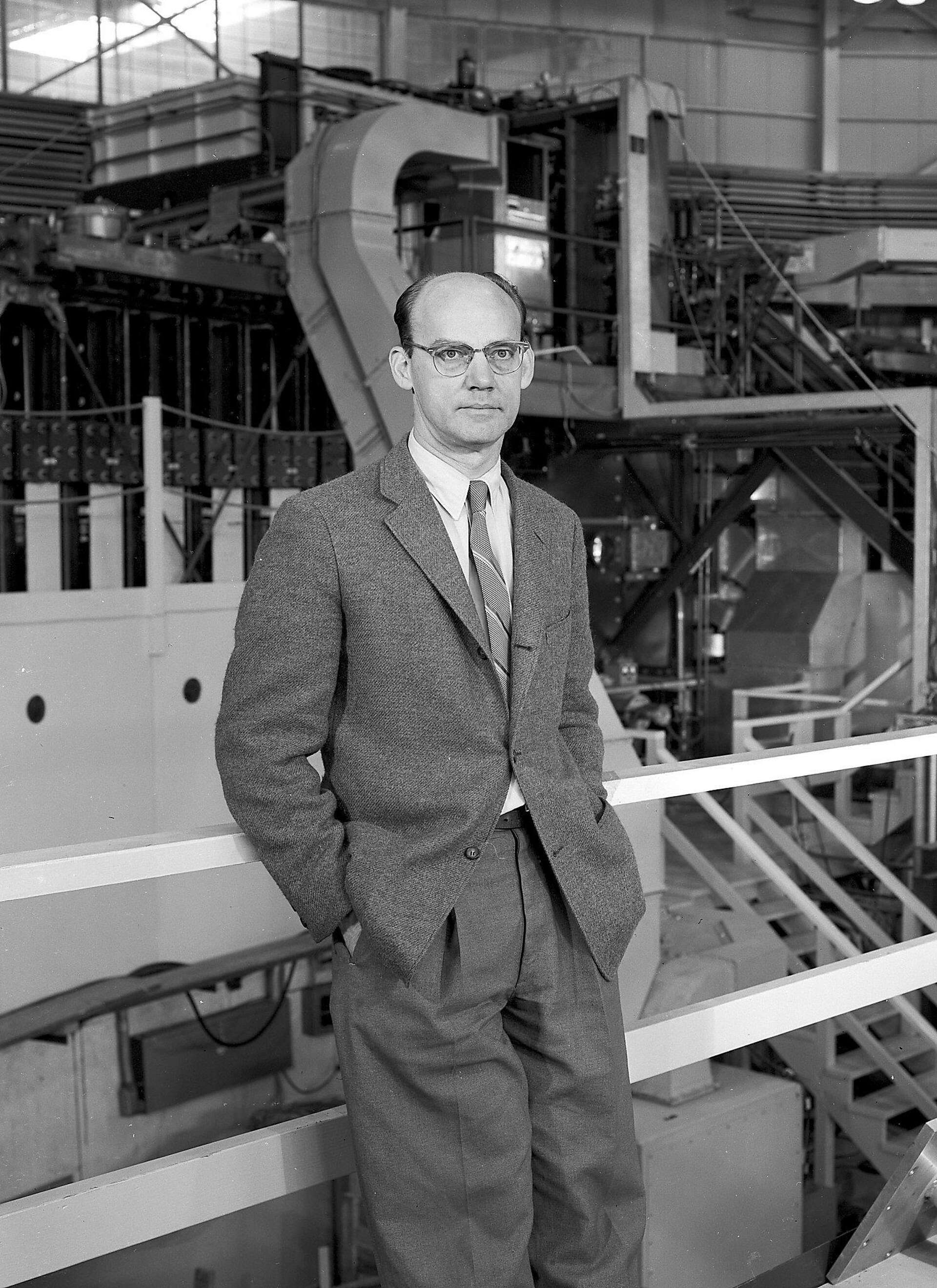 Edward Lofgren, UC physicist who worked on Manhattan Project, dies