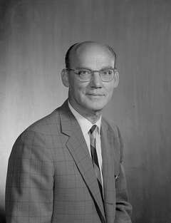 Edward Lofgren, UC physicist who worked on Manhattan Project, dies